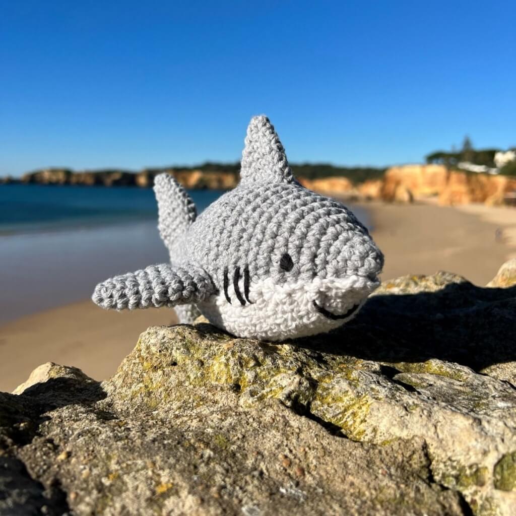 Amigurumi Shark Maverick Häkelset von Hoooked